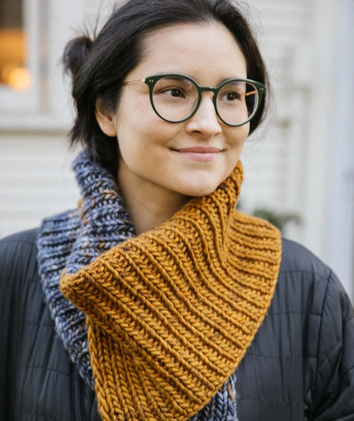 Double Split Color-Blocked Cowl Pattern – Needles 'n Pins Yarn Shoppe