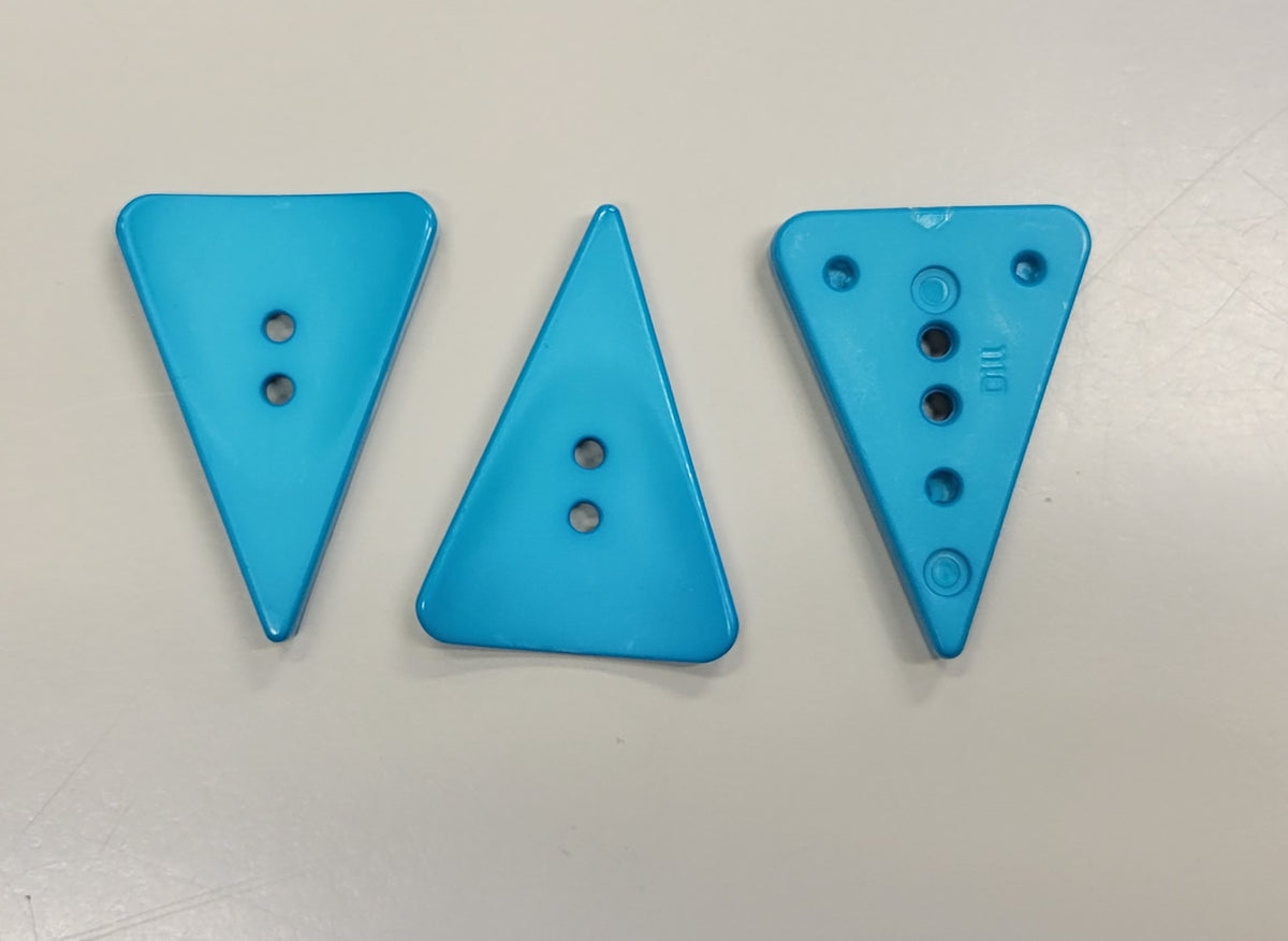 Plastic Indent Triangle Button – Needles 'n Pins Yarn Shoppe